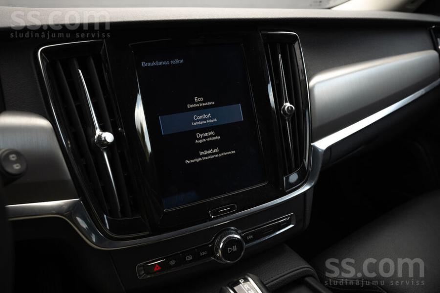 Black Volvo V90 2018 in Jelgava, with an engine capacity of 2.00 L and mileage of 216 thousand km for 19000 €, photo 20 on AUTOMOTO.COM.LV