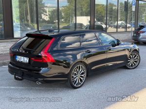 Melns Volvo V90 2018 Tallina, ar dzinēja tilpumu 2.00 L un nobraukumu 212 tūkst. km par 14990 €, foto  vietnē AUTOMOTO.COM.LV
