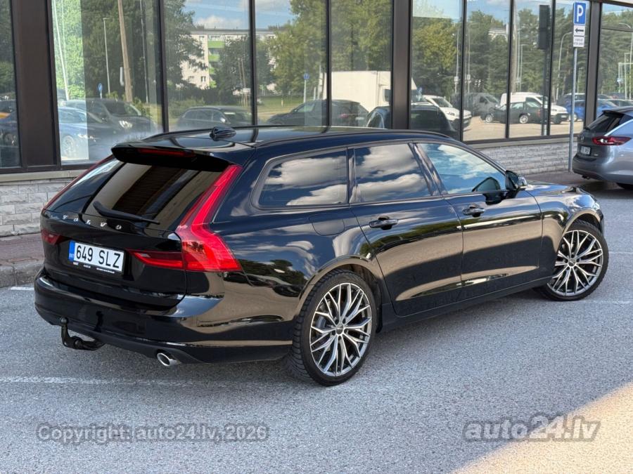 Black Volvo V90 2018 in Tallinn, with an engine capacity of 2.00 L and mileage of 212 thousand km for 14990 €, photo 1 on AUTOMOTO.COM.LV