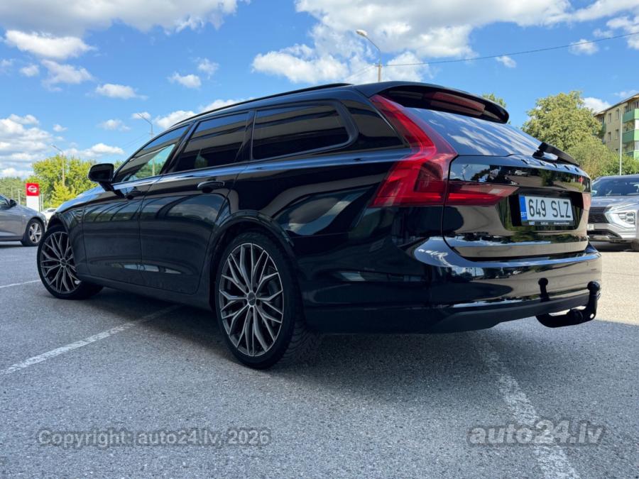 Black Volvo V90 2018 in Tallinn, with an engine capacity of 2.00 L and mileage of 212 thousand km for 14990 €, photo 5 on AUTOMOTO.COM.LV