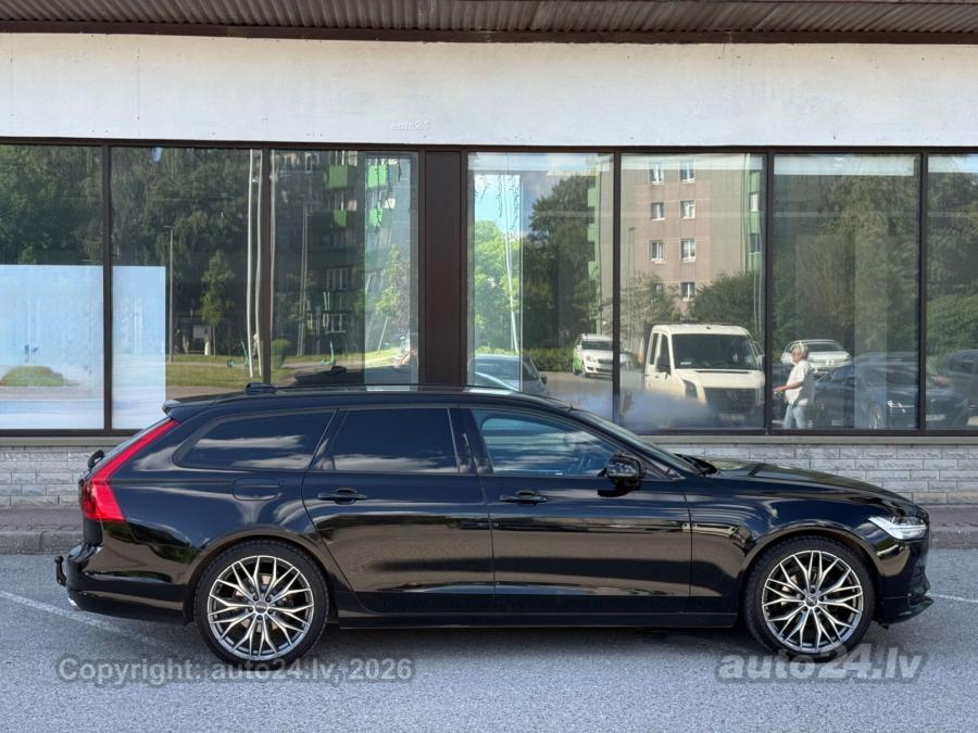 Black Volvo V90 2018 in Tallinn, with an engine capacity of 2.00 L and mileage of 212 thousand km for 14990 €, photo 8 on AUTOMOTO.COM.LV