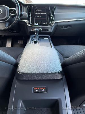 Black Volvo V90 2018 in Tallinn, with an engine capacity of 2.00 L and mileage of 212 thousand km for 14990 €, photo 13 on AUTOMOTO.COM.LV