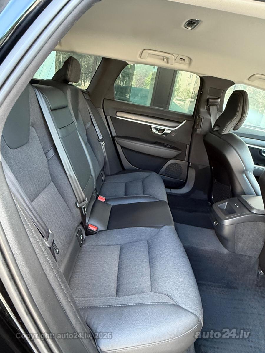 Black Volvo V90 2018 in Tallinn, with an engine capacity of 2.00 L and mileage of 212 thousand km for 14990 €, photo 14 on AUTOMOTO.COM.LV