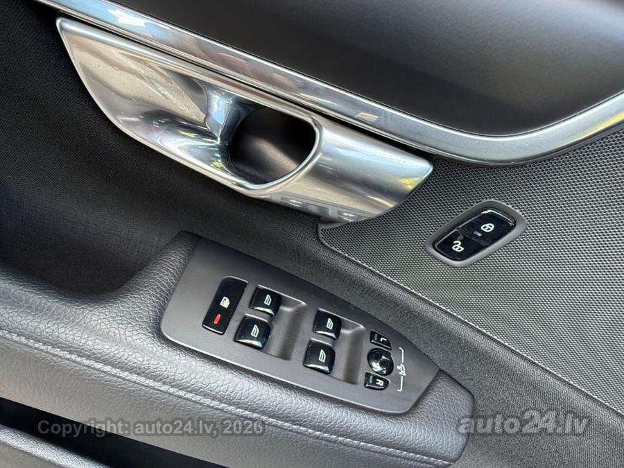 Black Volvo V90 2018 in Tallinn, with an engine capacity of 2.00 L and mileage of 212 thousand km for 14990 €, photo 19 on AUTOMOTO.COM.LV
