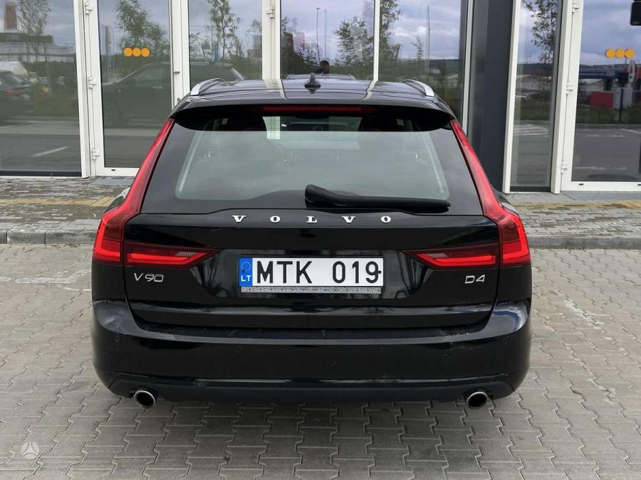 Black Volvo V90 2018 in Vilnius, with an engine capacity of 1.97 L and mileage of 460 thousand km for 9000 €, photo 6 on AUTOMOTO.COM.LV