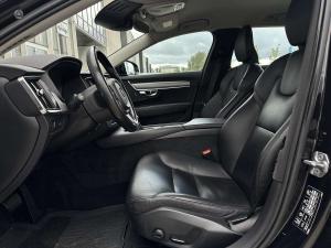Black Volvo V90 2018 in Vilnius, with an engine capacity of 1.97 L and mileage of 460 thousand km for 9000 €, photo 9 on AUTOMOTO.COM.LV