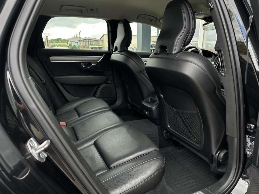 Black Volvo V90 2018 in Vilnius, with an engine capacity of 1.97 L and mileage of 460 thousand km for 9000 €, photo 11 on AUTOMOTO.COM.LV