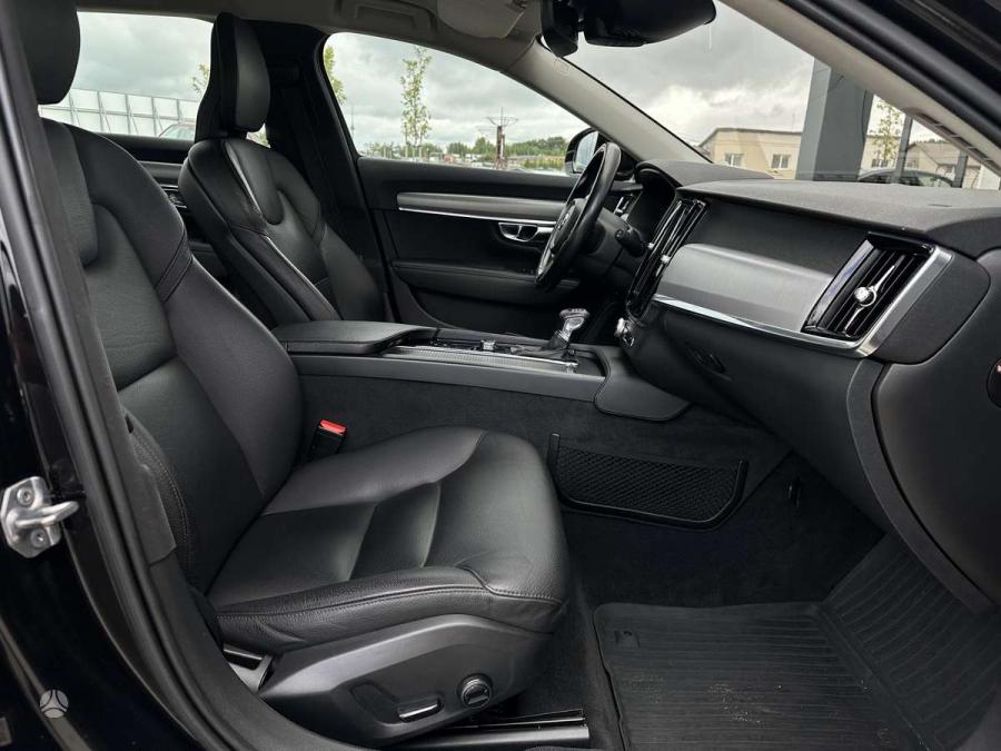 Black Volvo V90 2018 in Vilnius, with an engine capacity of 1.97 L and mileage of 460 thousand km for 9000 €, photo 12 on AUTOMOTO.COM.LV
