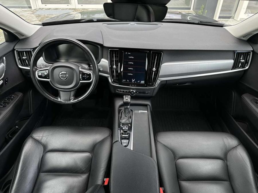 Black Volvo V90 2018 in Vilnius, with an engine capacity of 1.97 L and mileage of 460 thousand km for 9000 €, photo 13 on AUTOMOTO.COM.LV