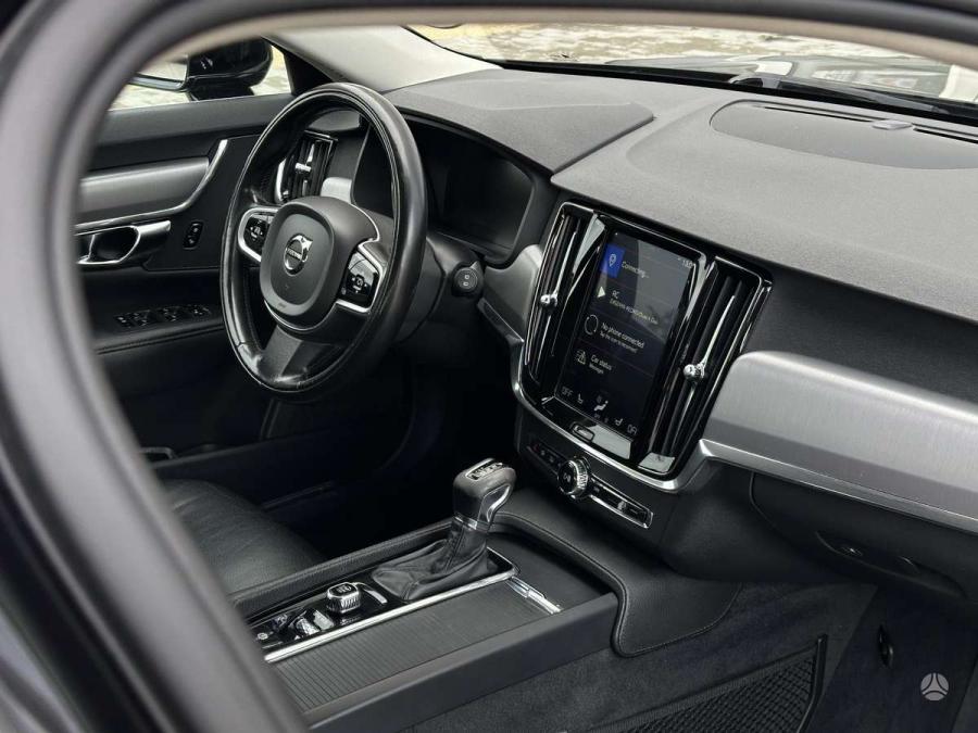Black Volvo V90 2018 in Vilnius, with an engine capacity of 1.97 L and mileage of 460 thousand km for 9000 €, photo 14 on AUTOMOTO.COM.LV