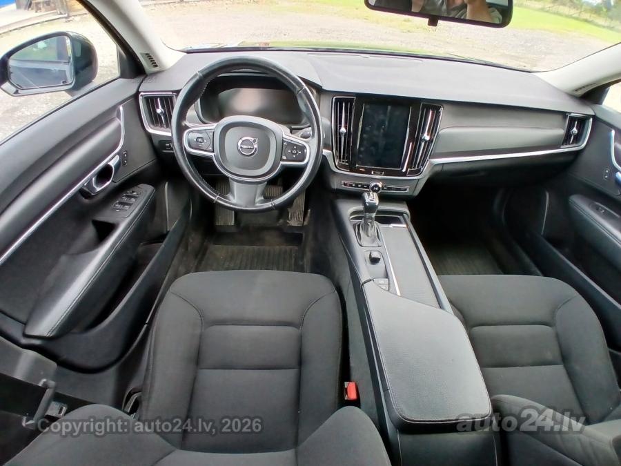 Melns Volvo V90 2018 Tartu, ar dzinēja tilpumu 2.00 L un nobraukumu 313 tūkst. km par 13900 €, foto 10 vietnē AUTOMOTO.COM.LV