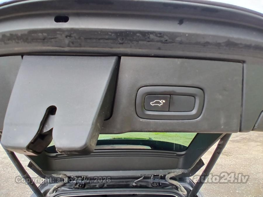 Melns Volvo V90 2018 Tartu, ar dzinēja tilpumu 2.00 L un nobraukumu 313 tūkst. km par 13900 €, foto 21 vietnē AUTOMOTO.COM.LV