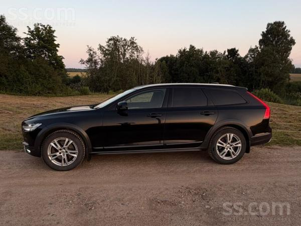 Melns Volvo V90 2018 Cēsis, ar dzinēja tilpumu 2.00 L un nobraukumu 560 tūkst. km par 14500 €, foto 4 vietnē AUTOMOTO.COM.LV