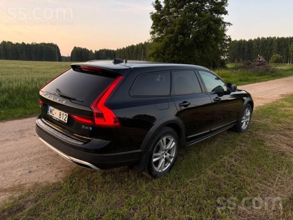 Melns Volvo V90 2018 Cēsis, ar dzinēja tilpumu 2.00 L un nobraukumu 560 tūkst. km par 14500 €, foto 6 vietnē AUTOMOTO.COM.LV