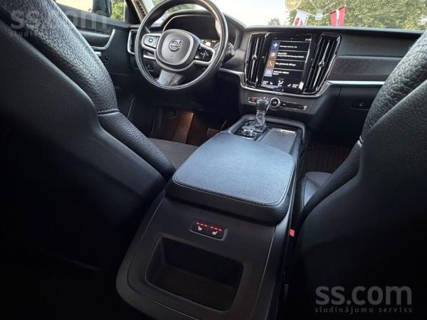 Melns Volvo V90 2018 Cēsis, ar dzinēja tilpumu 2.00 L un nobraukumu 560 tūkst. km par 14500 €, foto 9 vietnē AUTOMOTO.COM.LV