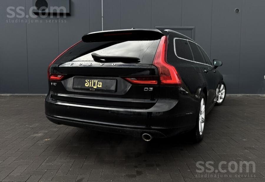 Black Volvo V90 2018 in Kuldiga, with an engine capacity of 2.00 L and mileage of 211 thousand km for 15400 €, photo 4 on AUTOMOTO.COM.LV