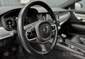 Black Volvo V90 2018 in Kuldiga, with an engine capacity of 2.00 L and mileage of 211 thousand km for 15400 €, photo 8 on AUTOMOTO.COM.LV