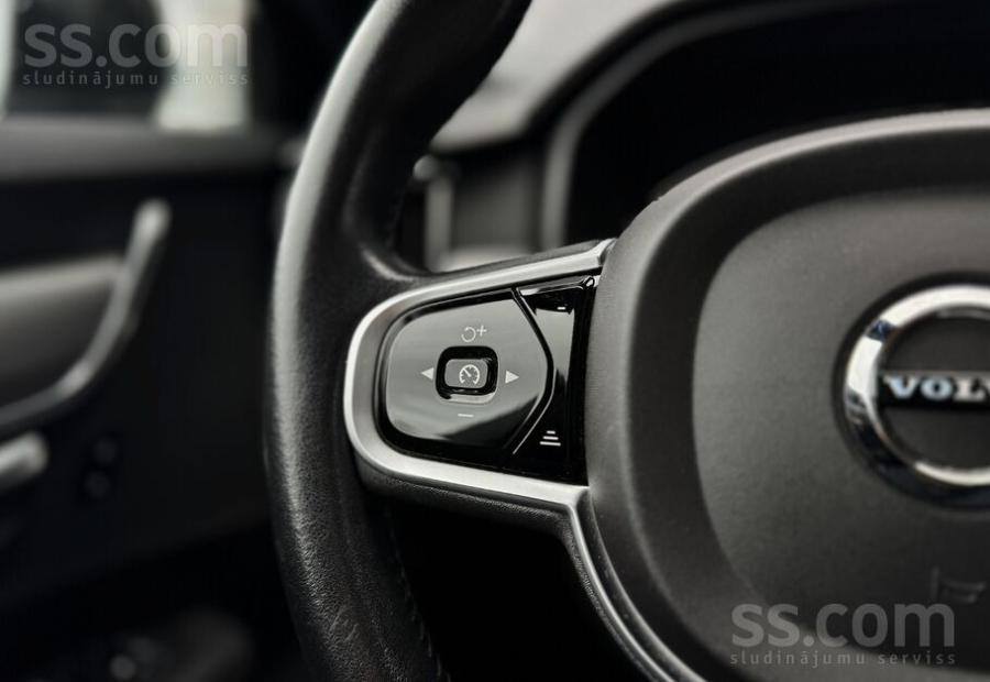 Black Volvo V90 2018 in Kuldiga, with an engine capacity of 2.00 L and mileage of 211 thousand km for 15400 €, photo 12 on AUTOMOTO.COM.LV