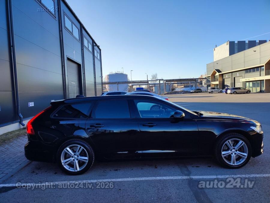 Black Volvo V90 2018 in Tallinn, with an engine capacity of 2.00 L and mileage of 490 thousand km for 11600 €, photo 4 on AUTOMOTO.COM.LV