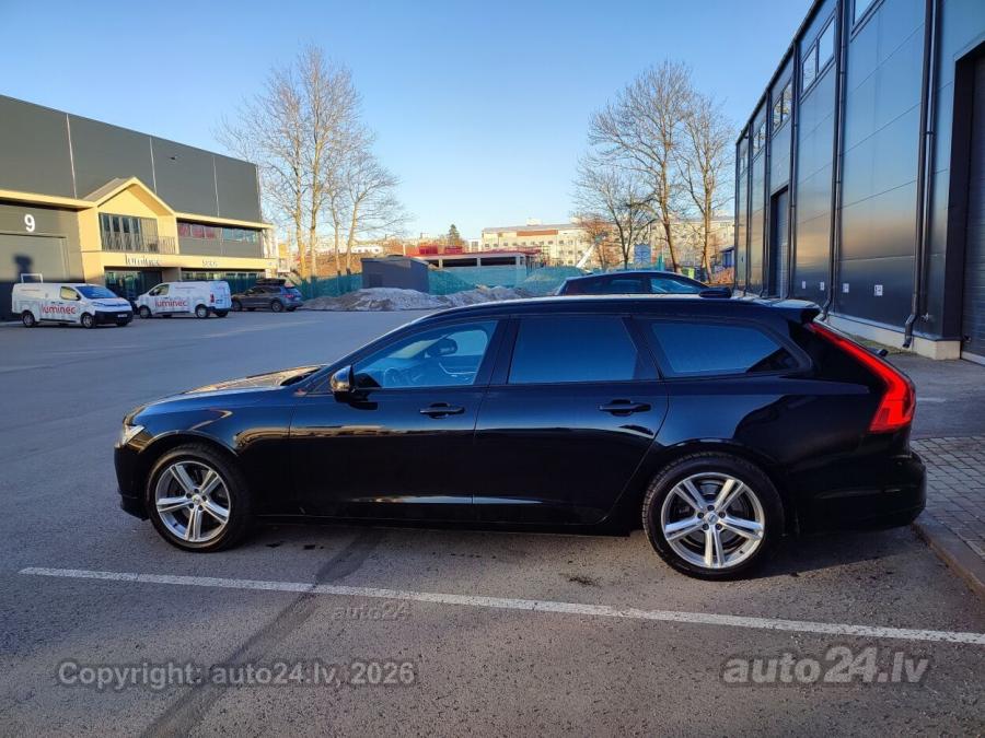 Black Volvo V90 2018 in Tallinn, with an engine capacity of 2.00 L and mileage of 490 thousand km for 11600 €, photo 6 on AUTOMOTO.COM.LV