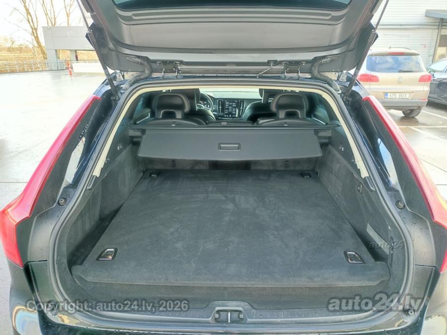 Black Volvo V90 2018 in Tallinn, with an engine capacity of 2.00 L and mileage of 490 thousand km for 11600 €, photo 12 on AUTOMOTO.COM.LV
