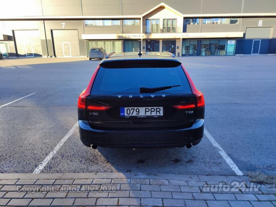 Black Volvo V90 2018 in Tallinn, with an engine capacity of 2.00 L and mileage of 490 thousand km for 11600 €, photo 13 on AUTOMOTO.COM.LV