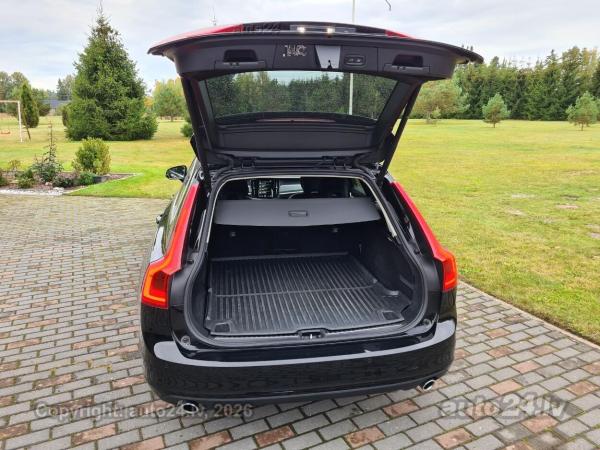 Black Volvo V90 2018 in Tallinn, with an engine capacity of 2.00 L and mileage of 213 thousand km for 16500 €, photo 10 on AUTOMOTO.COM.LV