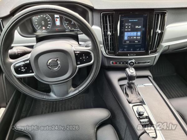 Black Volvo V90 2018 in Tallinn, with an engine capacity of 2.00 L and mileage of 213 thousand km for 16500 €, photo 11 on AUTOMOTO.COM.LV