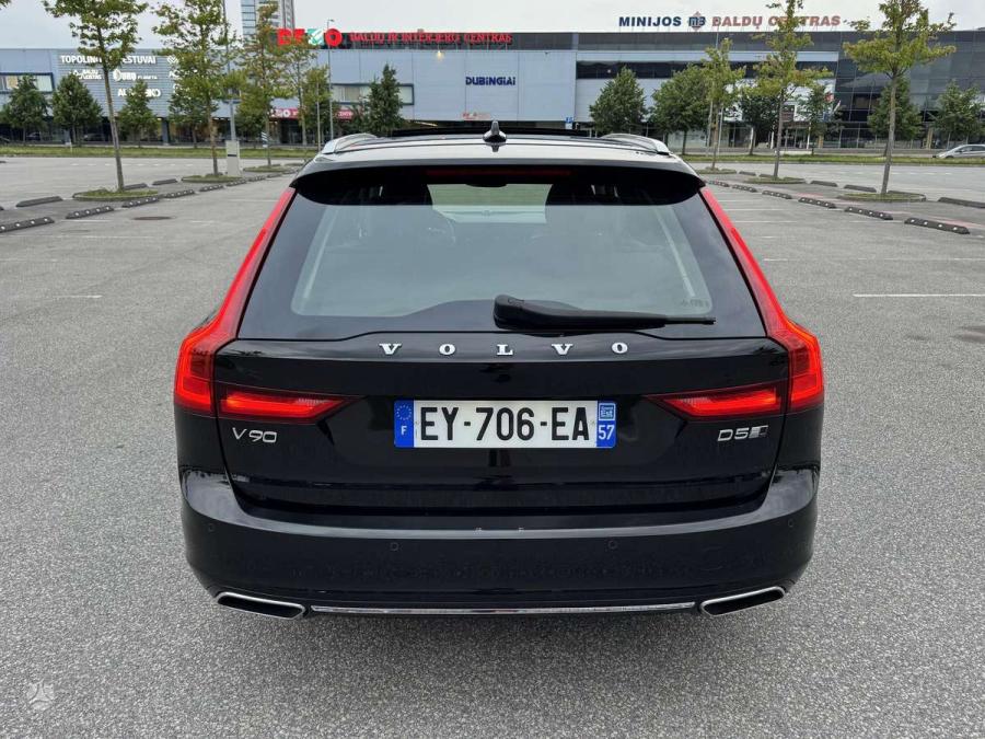 Black Volvo V90 2018 in Klaipeda, with an engine capacity of 2.00 L and mileage of 200 thousand km for 15500 €, photo 8 on AUTOMOTO.COM.LV