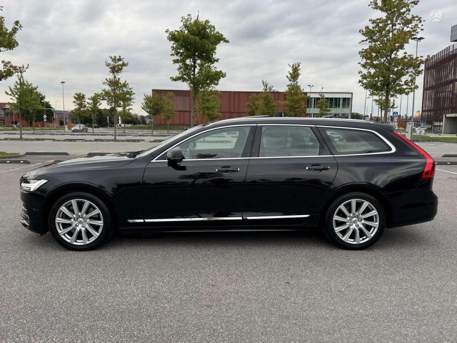 Black Volvo V90 2018 in Klaipeda, with an engine capacity of 2.00 L and mileage of 200 thousand km for 15500 €, photo 10 on AUTOMOTO.COM.LV