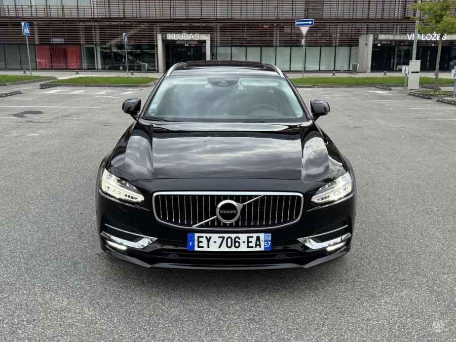 Black Volvo V90 2018 in Klaipeda, with an engine capacity of 2.00 L and mileage of 200 thousand km for 15500 €, photo 12 on AUTOMOTO.COM.LV