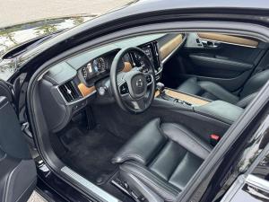 Black Volvo V90 2018 in Klaipeda, with an engine capacity of 2.00 L and mileage of 200 thousand km for 15500 €, photo 15 on AUTOMOTO.COM.LV