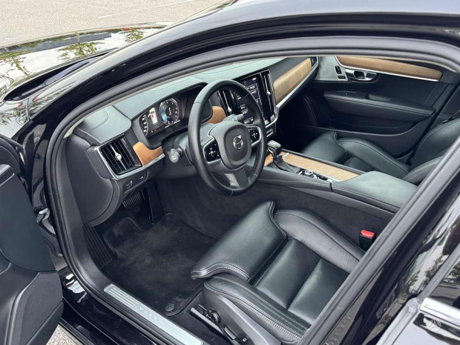 Black Volvo V90 2018 in Klaipeda, with an engine capacity of 2.00 L and mileage of 200 thousand km for 15500 €, photo 15 on AUTOMOTO.COM.LV
