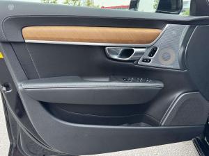 Black Volvo V90 2018 in Klaipeda, with an engine capacity of 2.00 L and mileage of 200 thousand km for 15500 €, photo 16 on AUTOMOTO.COM.LV