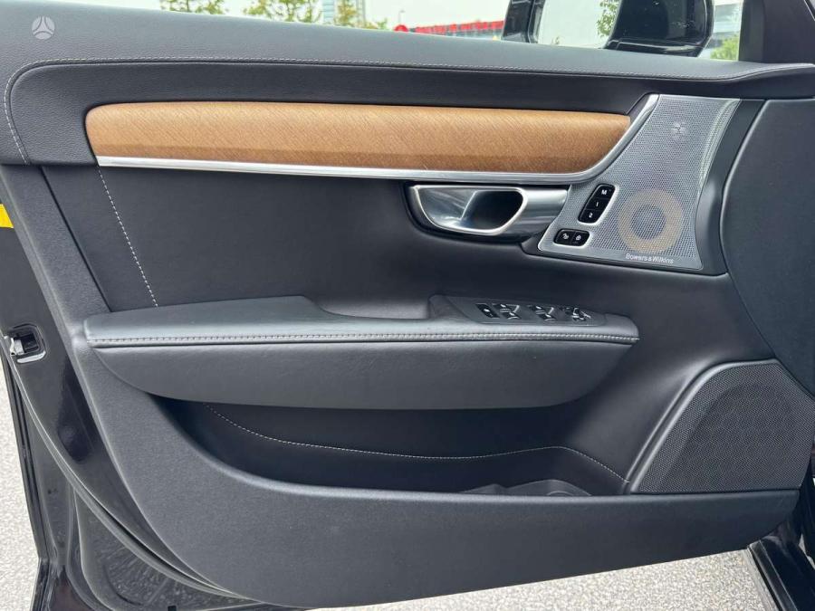 Black Volvo V90 2018 in Klaipeda, with an engine capacity of 2.00 L and mileage of 200 thousand km for 15500 €, photo 16 on AUTOMOTO.COM.LV
