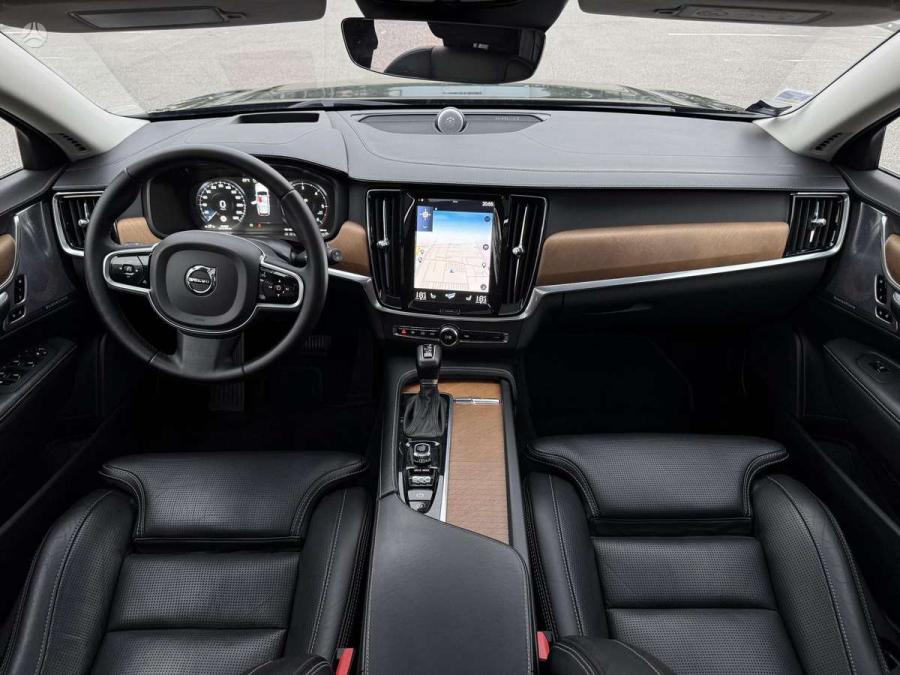 Black Volvo V90 2018 in Klaipeda, with an engine capacity of 2.00 L and mileage of 200 thousand km for 15500 €, photo 17 on AUTOMOTO.COM.LV