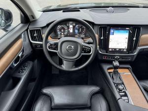 Black Volvo V90 2018 in Klaipeda, with an engine capacity of 2.00 L and mileage of 200 thousand km for 15500 €, photo 18 on AUTOMOTO.COM.LV