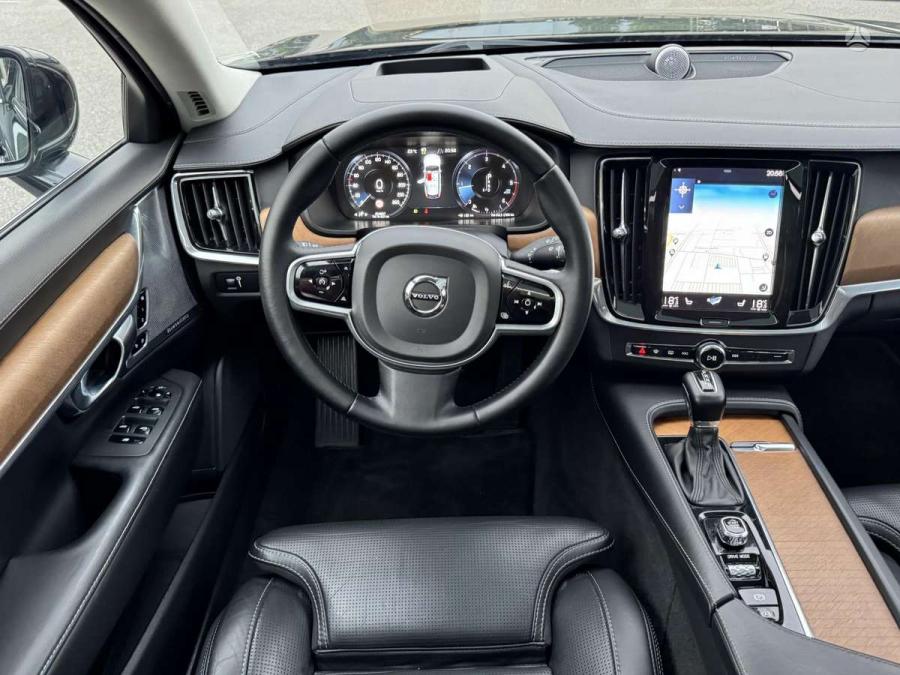 Black Volvo V90 2018 in Klaipeda, with an engine capacity of 2.00 L and mileage of 200 thousand km for 15500 €, photo 18 on AUTOMOTO.COM.LV