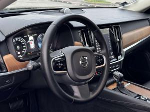 Black Volvo V90 2018 in Klaipeda, with an engine capacity of 2.00 L and mileage of 200 thousand km for 15500 €, photo 19 on AUTOMOTO.COM.LV