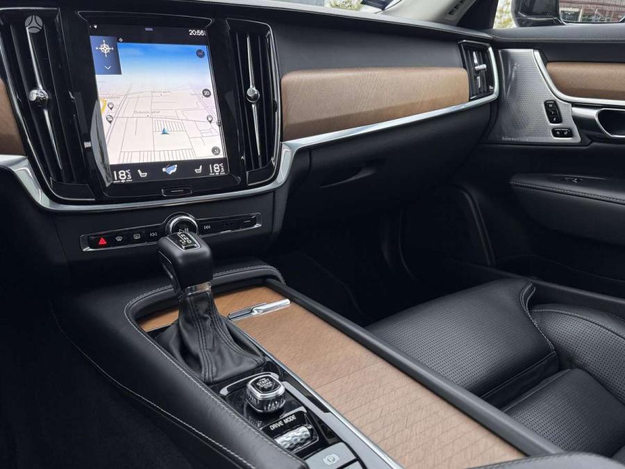Black Volvo V90 2018 in Klaipeda, with an engine capacity of 2.00 L and mileage of 200 thousand km for 15500 €, photo 22 on AUTOMOTO.COM.LV