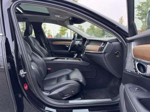 Black Volvo V90 2018 in Klaipeda, with an engine capacity of 2.00 L and mileage of 200 thousand km for 15500 €, photo 24 on AUTOMOTO.COM.LV