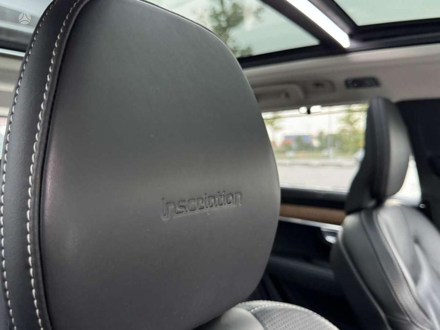 Black Volvo V90 2018 in Klaipeda, with an engine capacity of 2.00 L and mileage of 200 thousand km for 15500 €, photo 27 on AUTOMOTO.COM.LV
