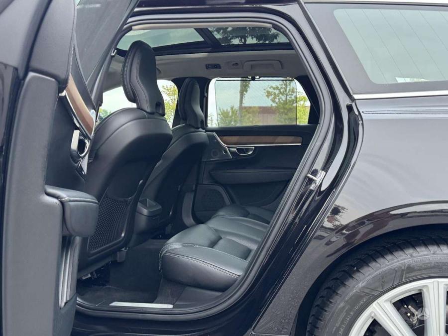 Black Volvo V90 2018 in Klaipeda, with an engine capacity of 2.00 L and mileage of 200 thousand km for 15500 €, photo 31 on AUTOMOTO.COM.LV