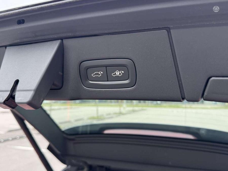 Black Volvo V90 2018 in Klaipeda, with an engine capacity of 2.00 L and mileage of 200 thousand km for 15500 €, photo 33 on AUTOMOTO.COM.LV