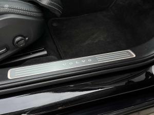 Black Volvo V90 2018 in Klaipeda, with an engine capacity of 2.00 L and mileage of 200 thousand km for 15500 €, photo 39 on AUTOMOTO.COM.LV
