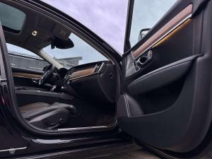 Black Volvo V90 2018 in Klaipeda, with an engine capacity of 2.00 L and mileage of 200 thousand km for 15500 €, photo 40 on AUTOMOTO.COM.LV