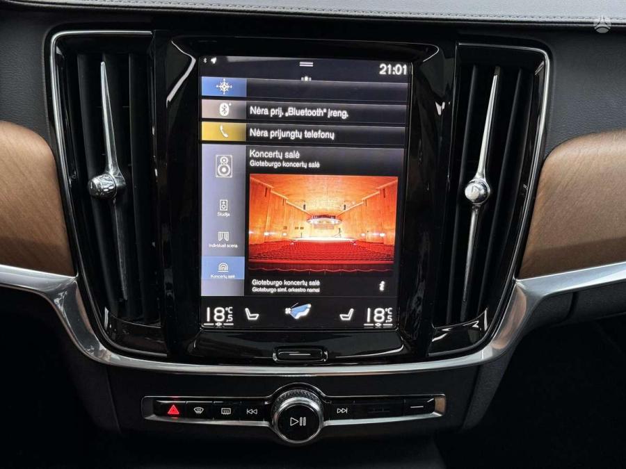 Black Volvo V90 2018 in Klaipeda, with an engine capacity of 2.00 L and mileage of 200 thousand km for 15500 €, photo 44 on AUTOMOTO.COM.LV