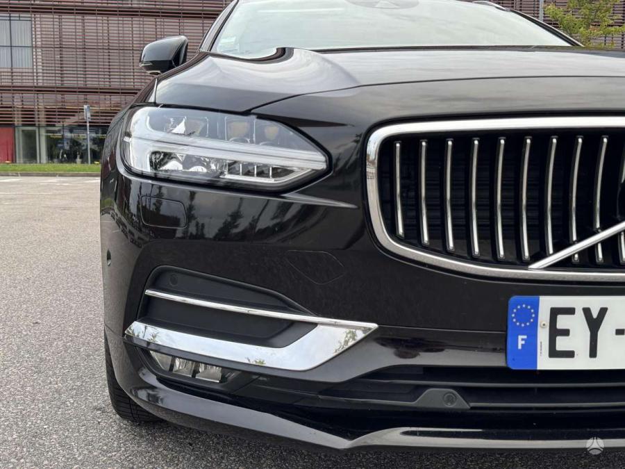 Black Volvo V90 2018 in Klaipeda, with an engine capacity of 2.00 L and mileage of 200 thousand km for 15500 €, photo 45 on AUTOMOTO.COM.LV
