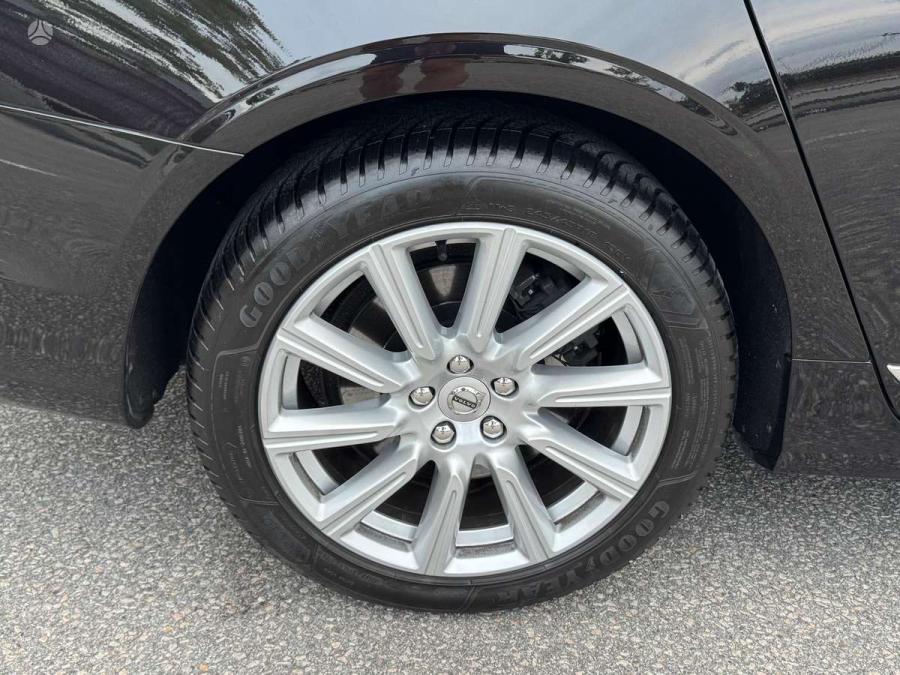 Black Volvo V90 2018 in Klaipeda, with an engine capacity of 2.00 L and mileage of 200 thousand km for 15500 €, photo 46 on AUTOMOTO.COM.LV