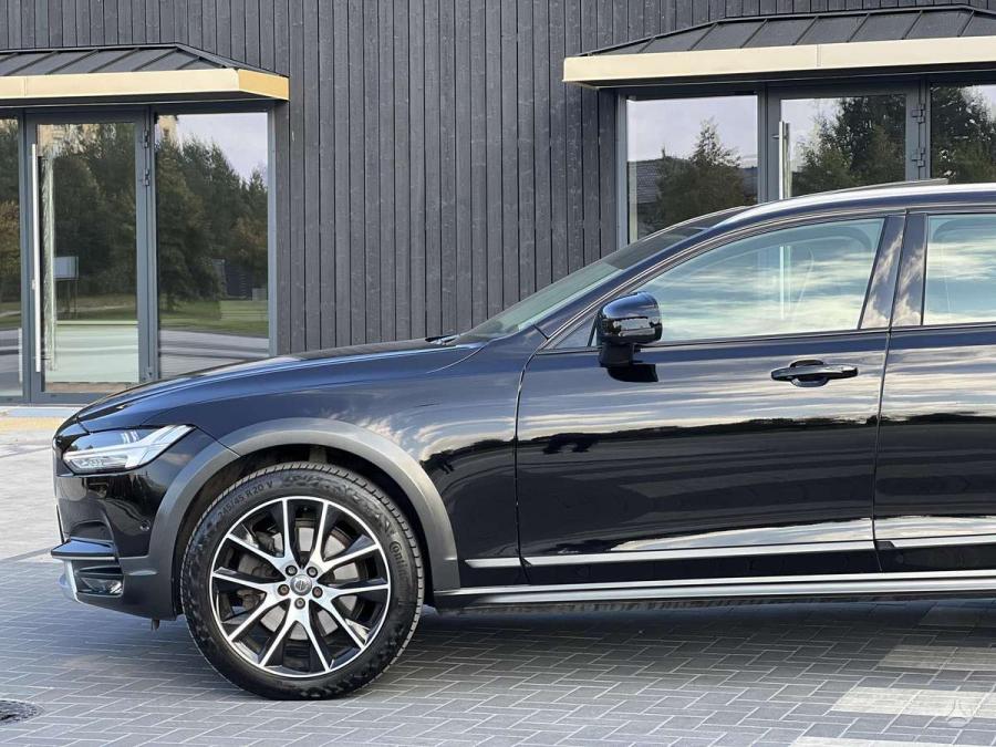 Melns Volvo V90 2018 Šauļi, ar dzinēja tilpumu 1.97 L un nobraukumu 102 tūkst. km par 24990 €, foto 5 vietnē AUTOMOTO.COM.LV